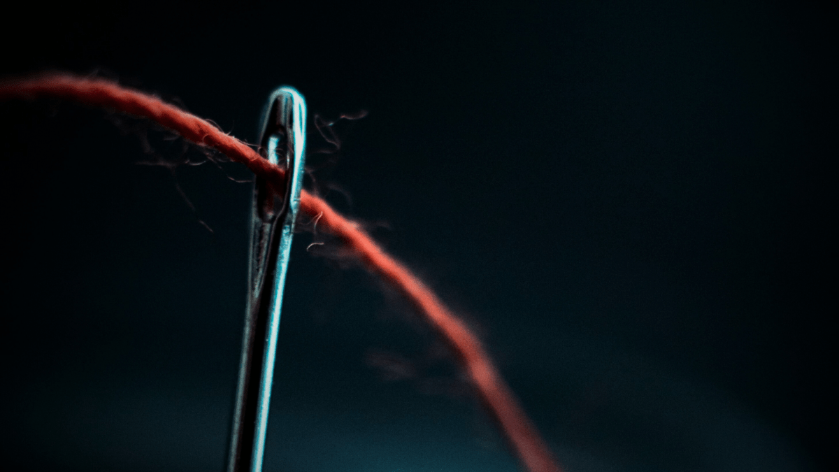 Ser hilo – Con las manos en las letras